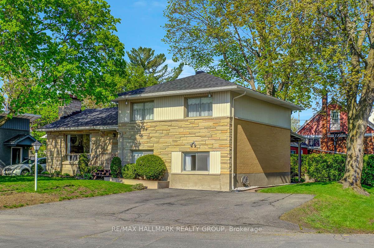723 Luc Street, Vanier and Kingsview Park, ON K1K 3M5