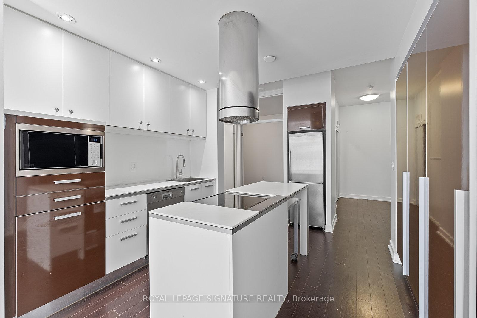725 - 38 Dan Leckie Way, Toronto, ON M5V 2V6