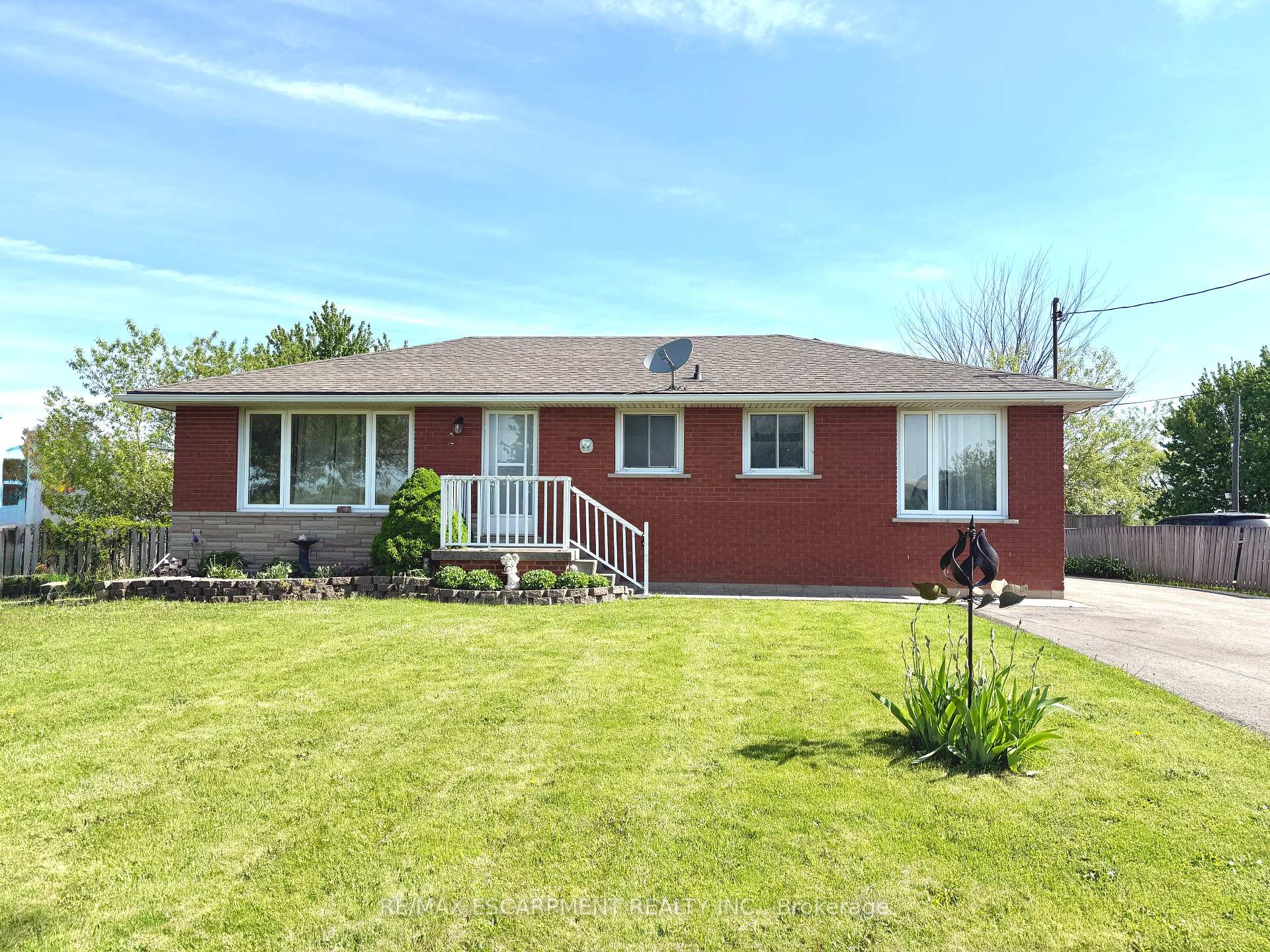 725 Mud Street E, Hamilton, ON L8J 3B8