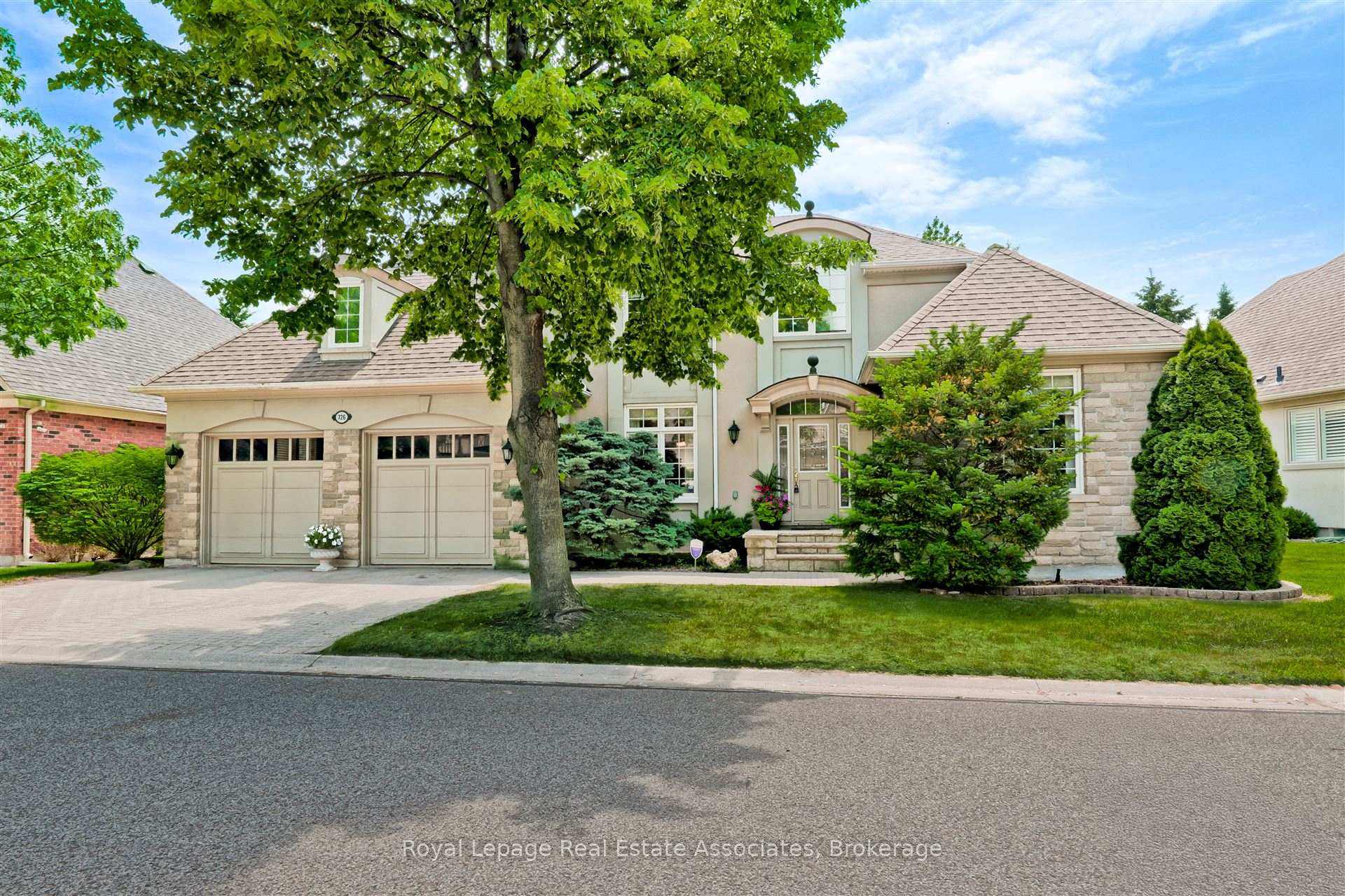 726 Hidden Grove Lane, Mississauga, ON L5H 4L2