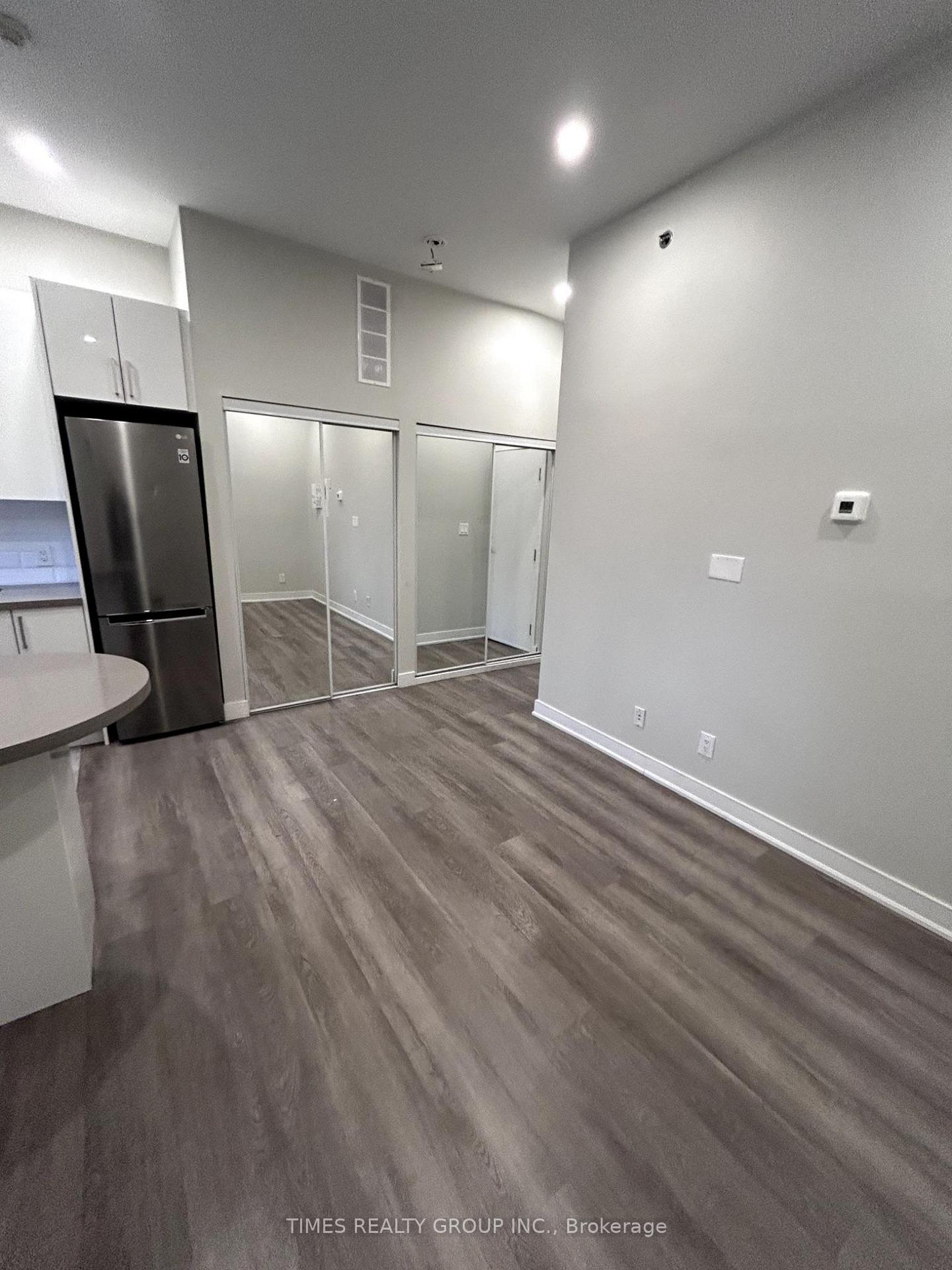 5 - 728 Queen Street E, Toronto, ON M4M 1H2
