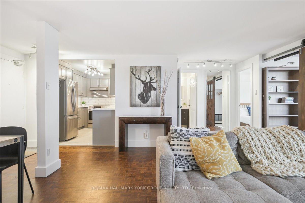 732 - 73 Mc Caul Street, Toronto, ON M5T 2X2