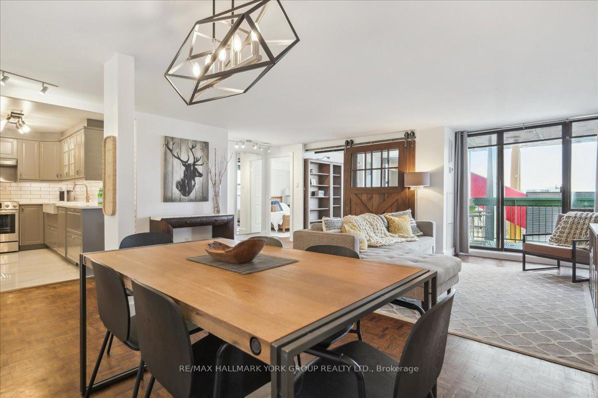 732 - 73 Mc Caul Street, Toronto, ON M5T 2X2