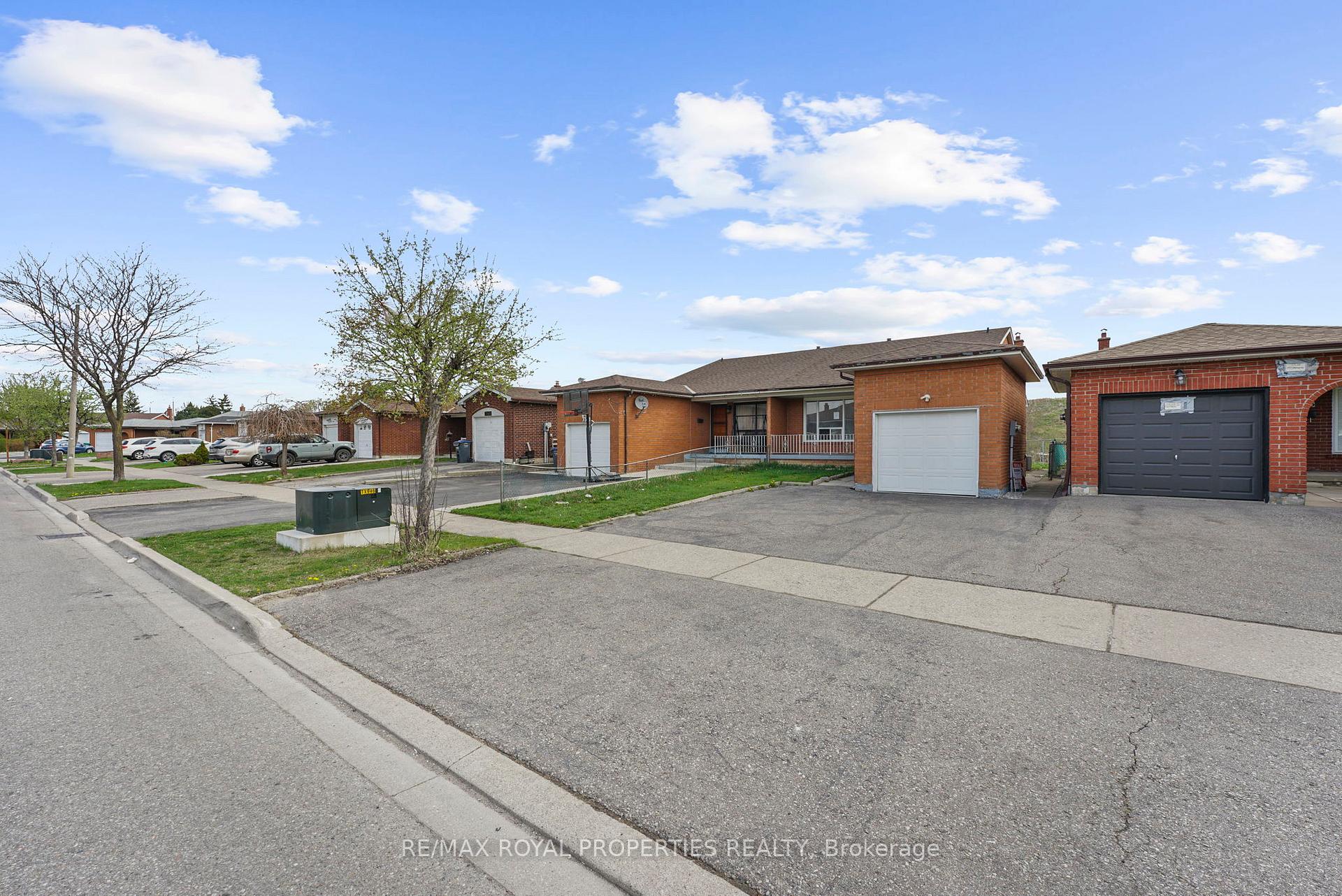 7359 Sigsbee Drive, Mississauga, ON L4T 3S5