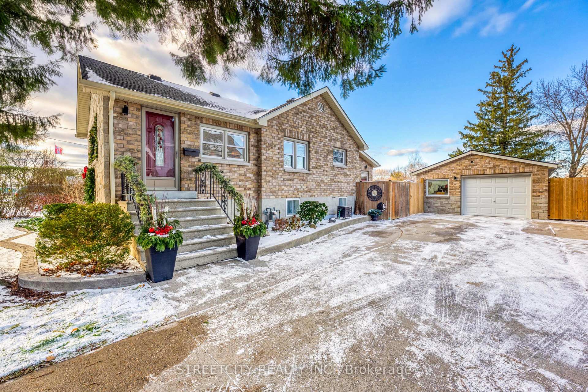 736 Devine Street, Sarnia, ON N7S 1X2