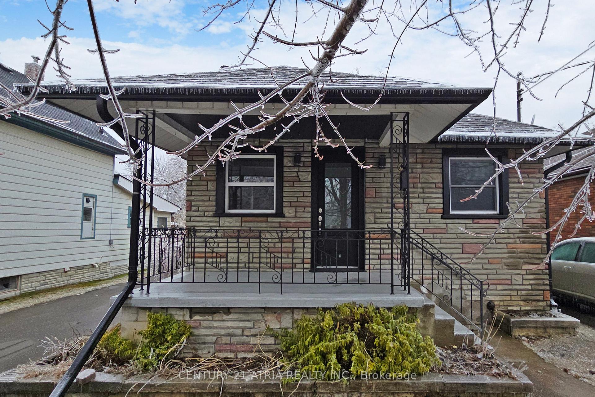 737 Lock Street, Peterborough South, ON K9J 1W4