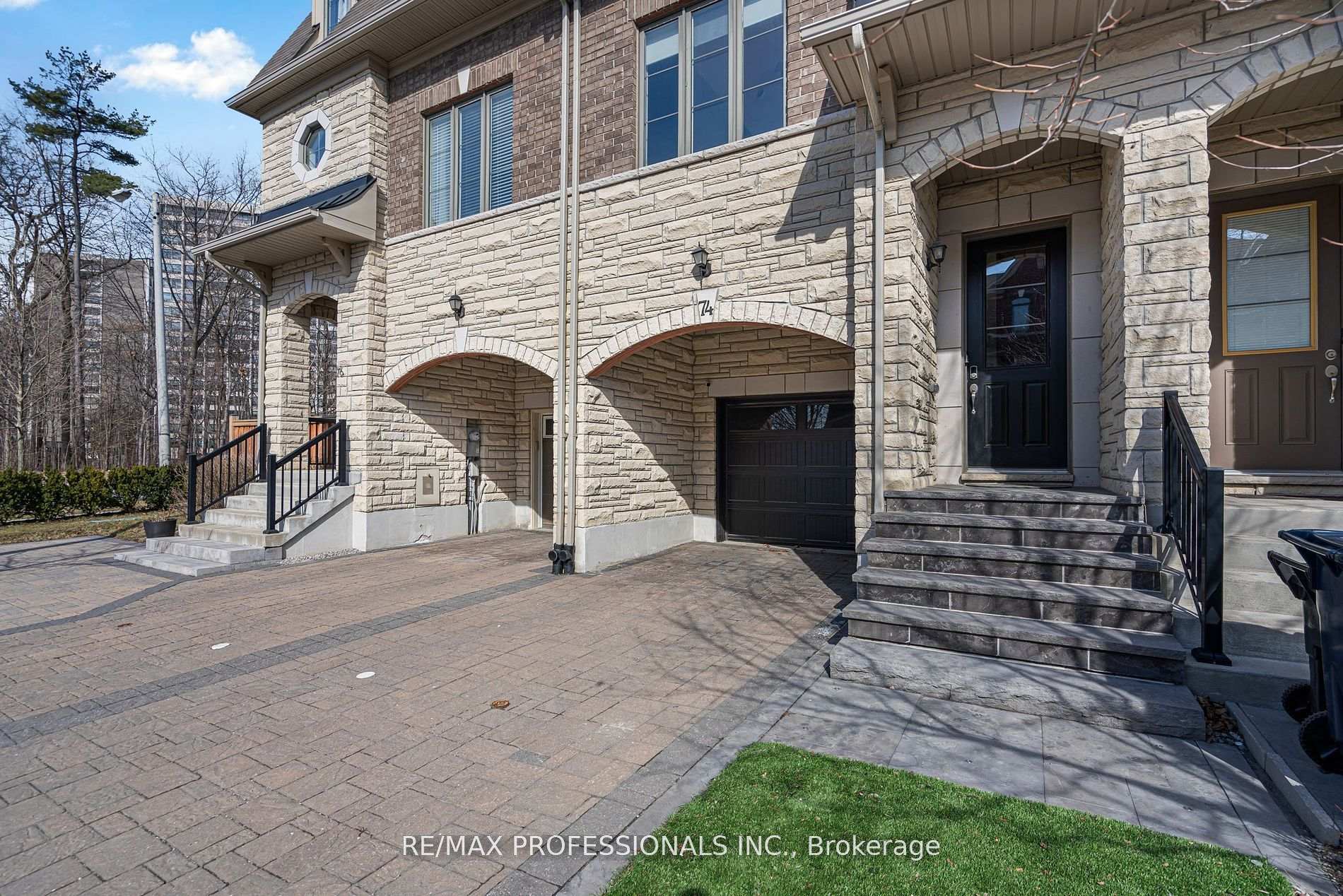 74 Dryden Way, Toronto, ON M9R 0B2