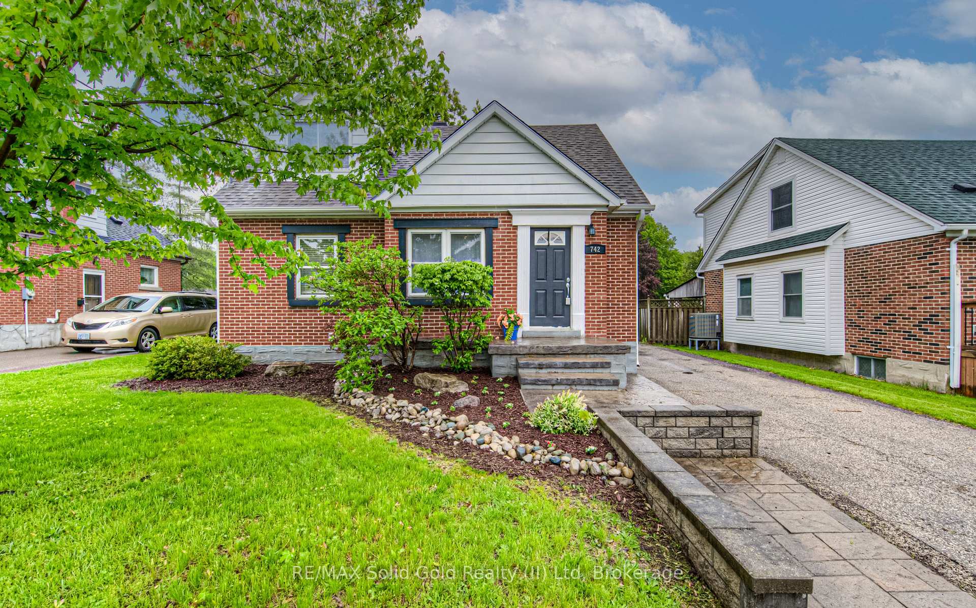 742 Elizabeth Street, Kitchener, ON N2H 6H3