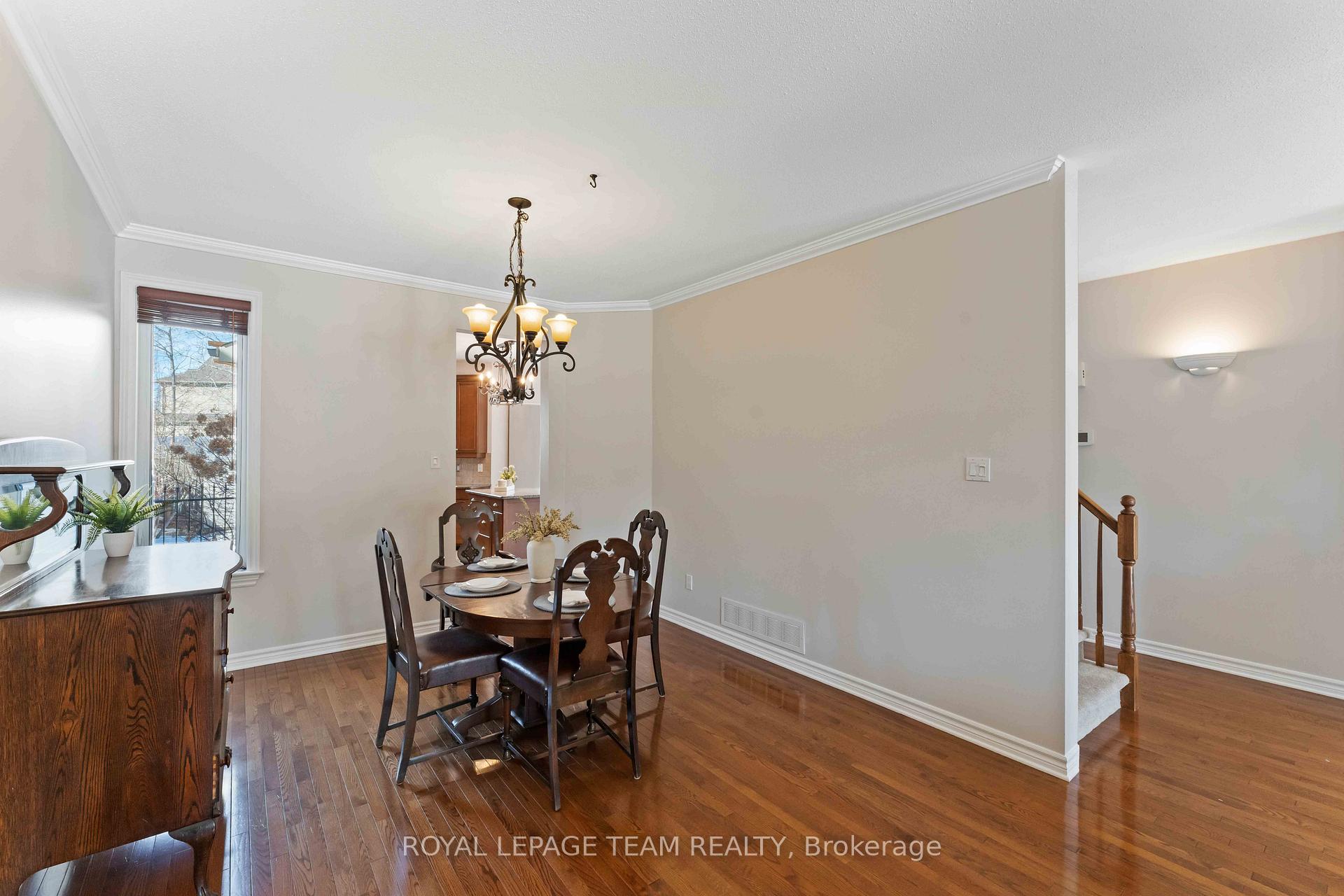 747 Long Point Circle, Blossom Park - Airport and Area, ON K1T 4H5