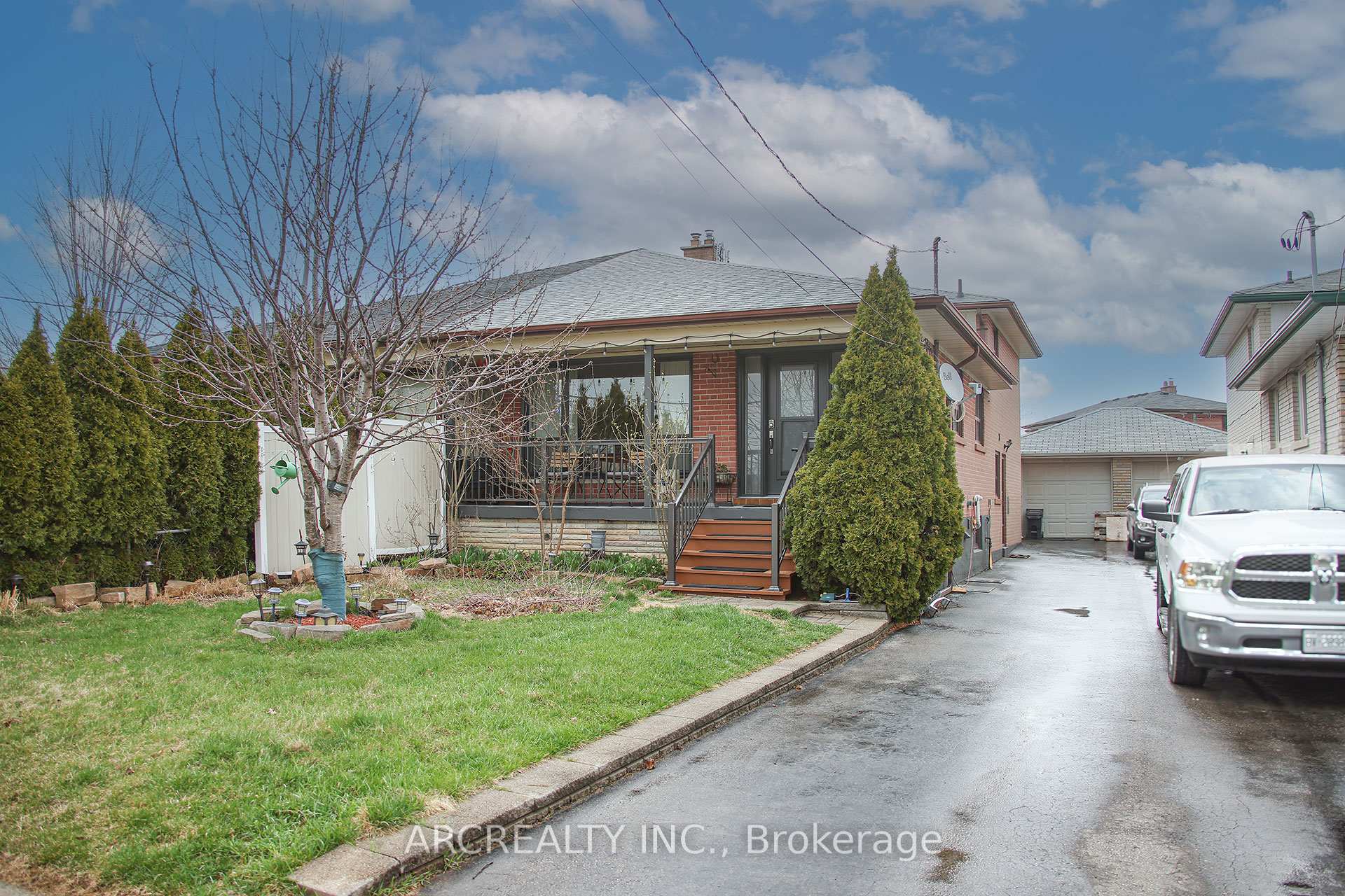 75 Buckland Road, Toronto, ON M3L 1W3