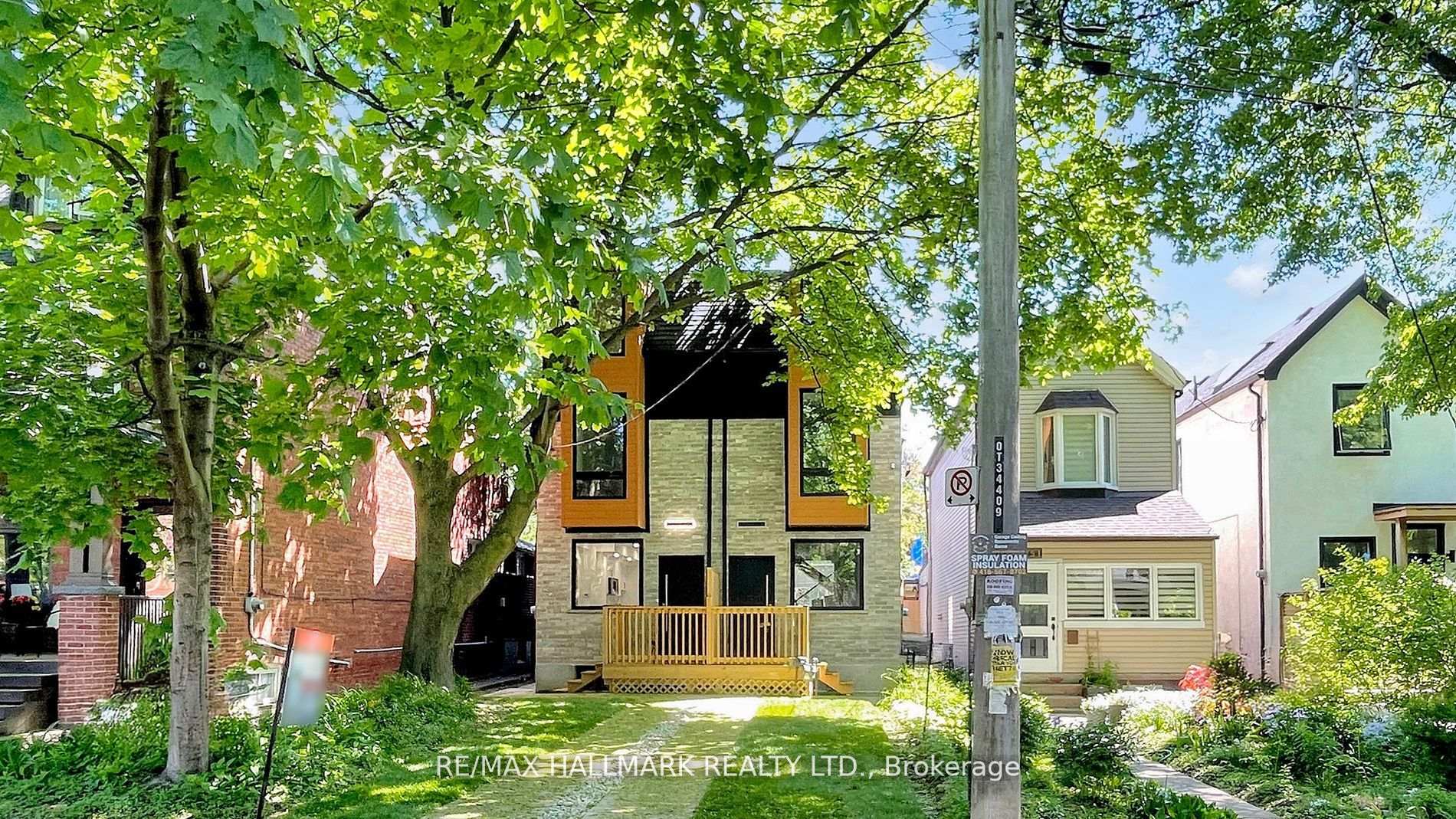 755 Manning Avenue, Toronto, ON M6G 2W5