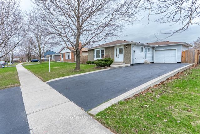 756 Mackenzie Drive, Milton, ON L9T 3M1