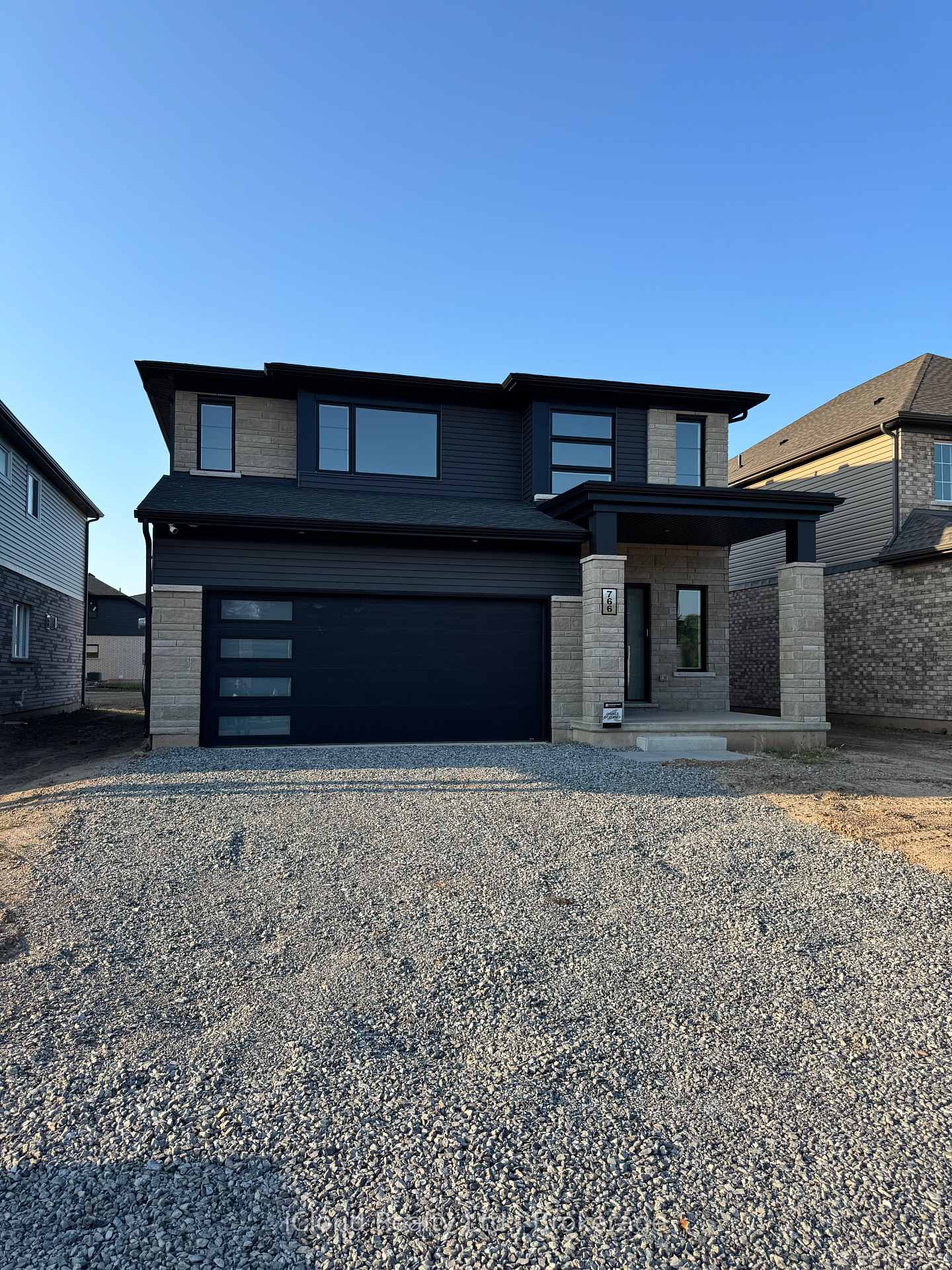 UPPER - 766 Bradford Avenue E, Fort Erie, ON L2A 0H2
