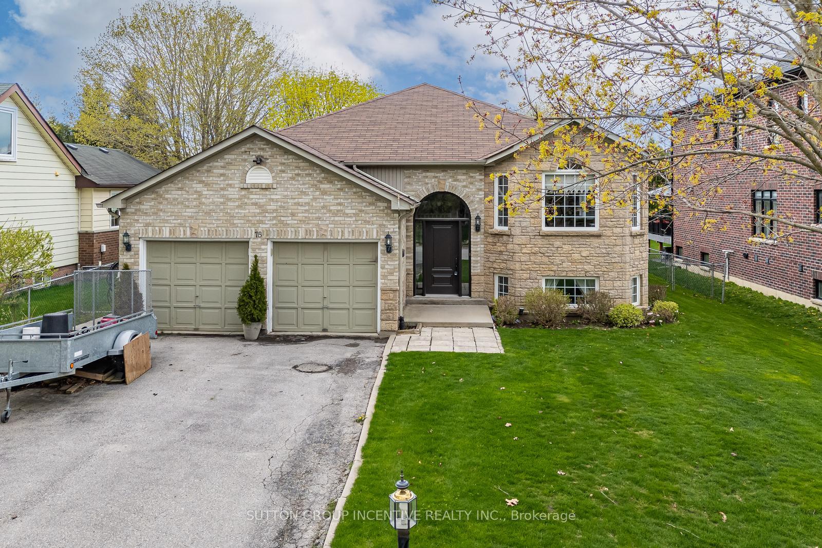 78 Howard Road, Newmarket, ON L3Y 3G7
