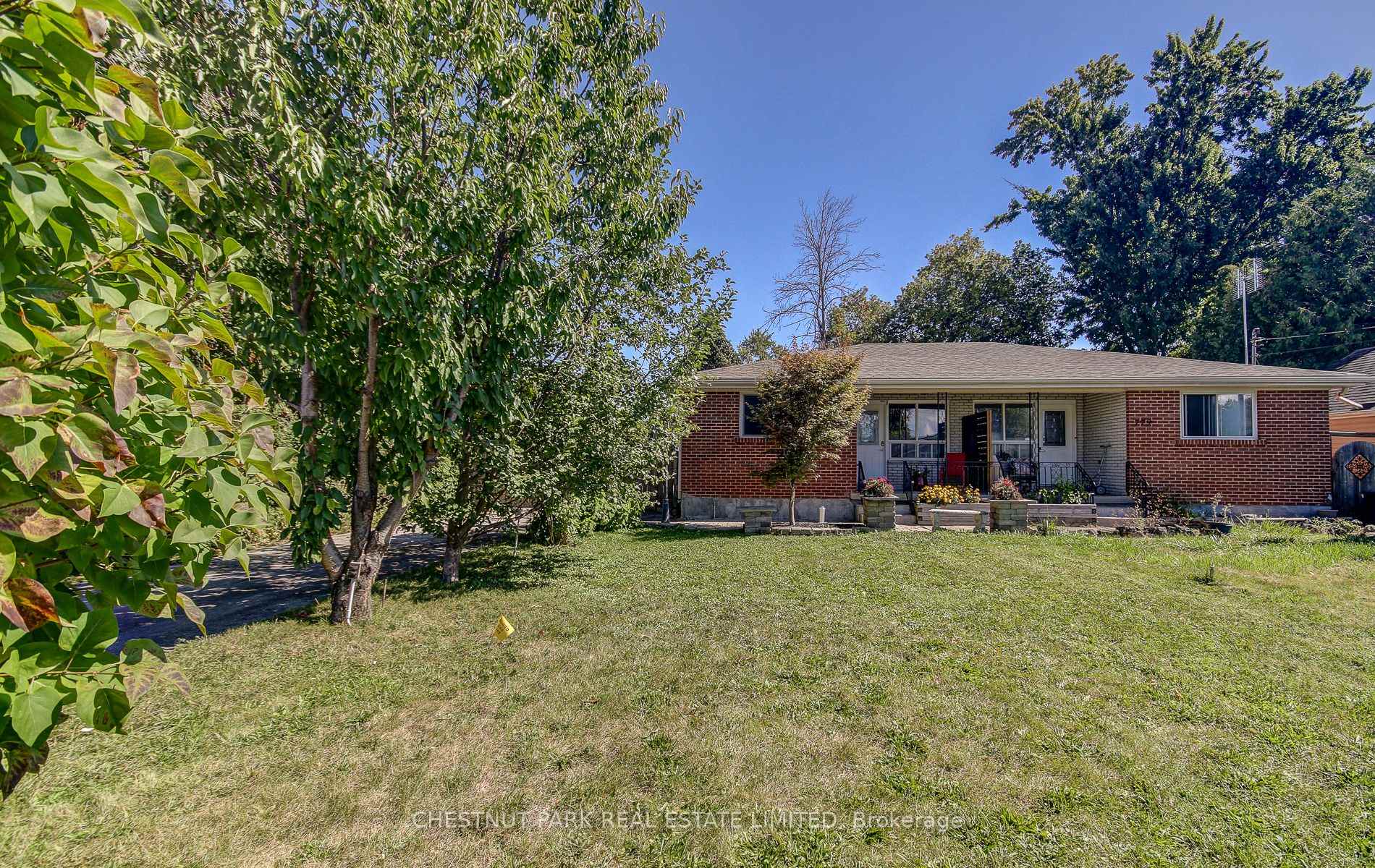 781 Third Avenue, Georgina, ON L0E 1S0