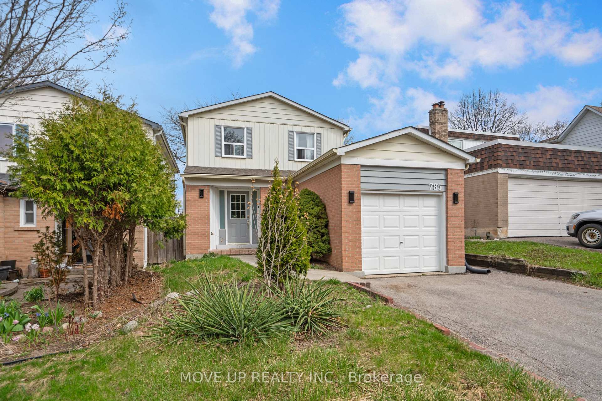 785 Pam Crescent, Newmarket, ON L3Y 5B7