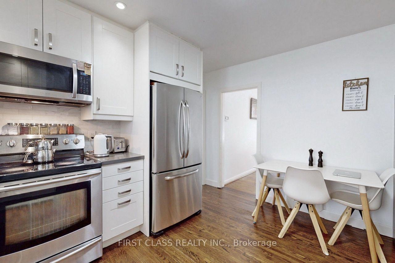 79 Hove Street, Toronto, ON M3H 4Z2