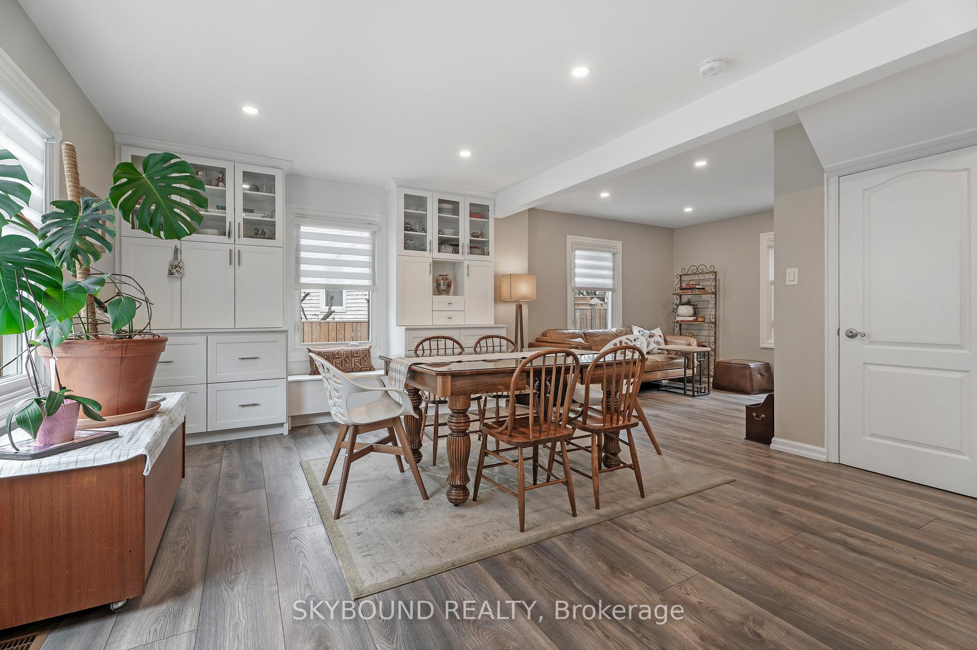 790 The Queensway, Toronto, ON M8Z 1N5