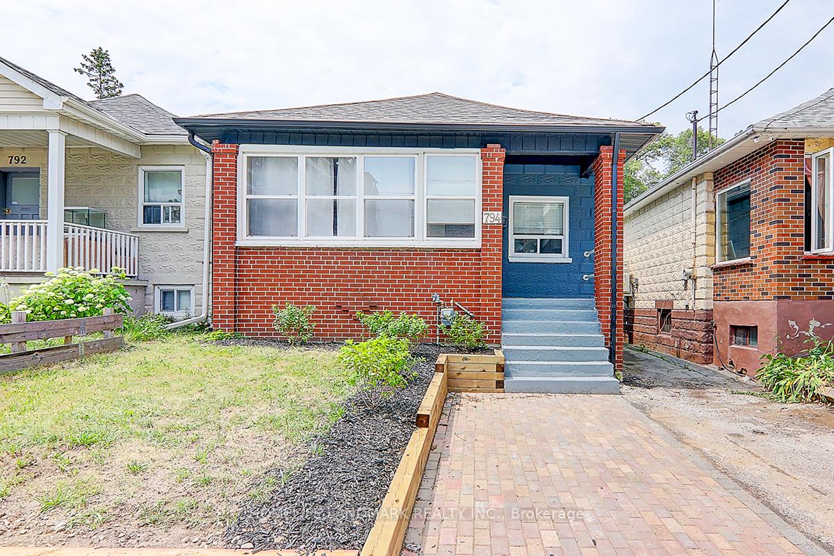 794 Jane Street, Toronto, ON M6N 4C1
