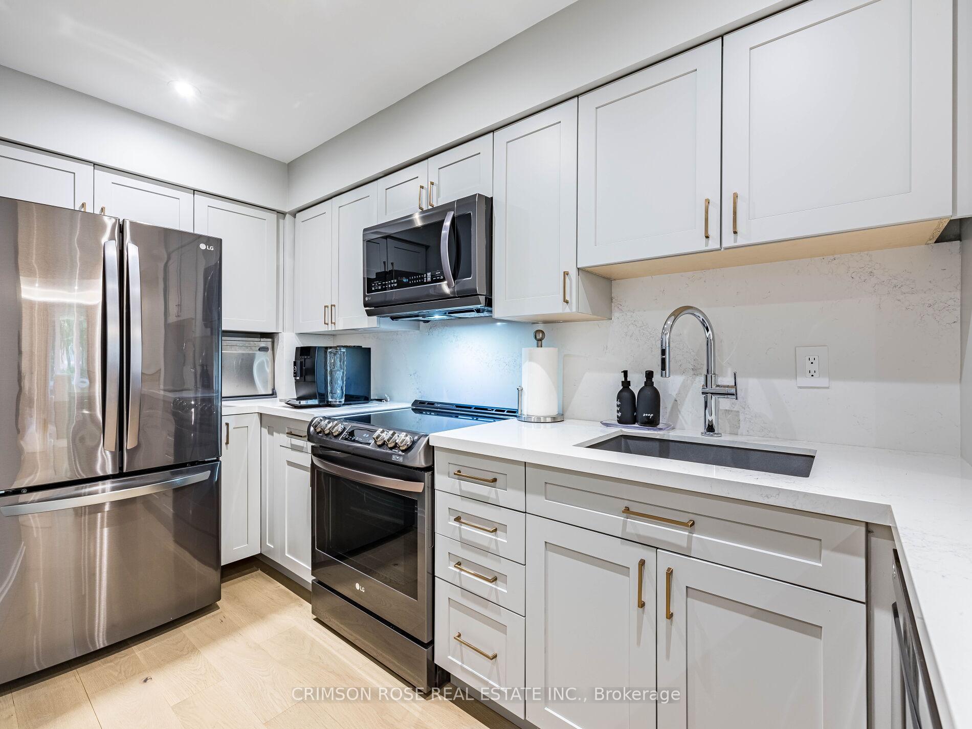 8 - 217 St George Street, Toronto, ON M5R 3S7