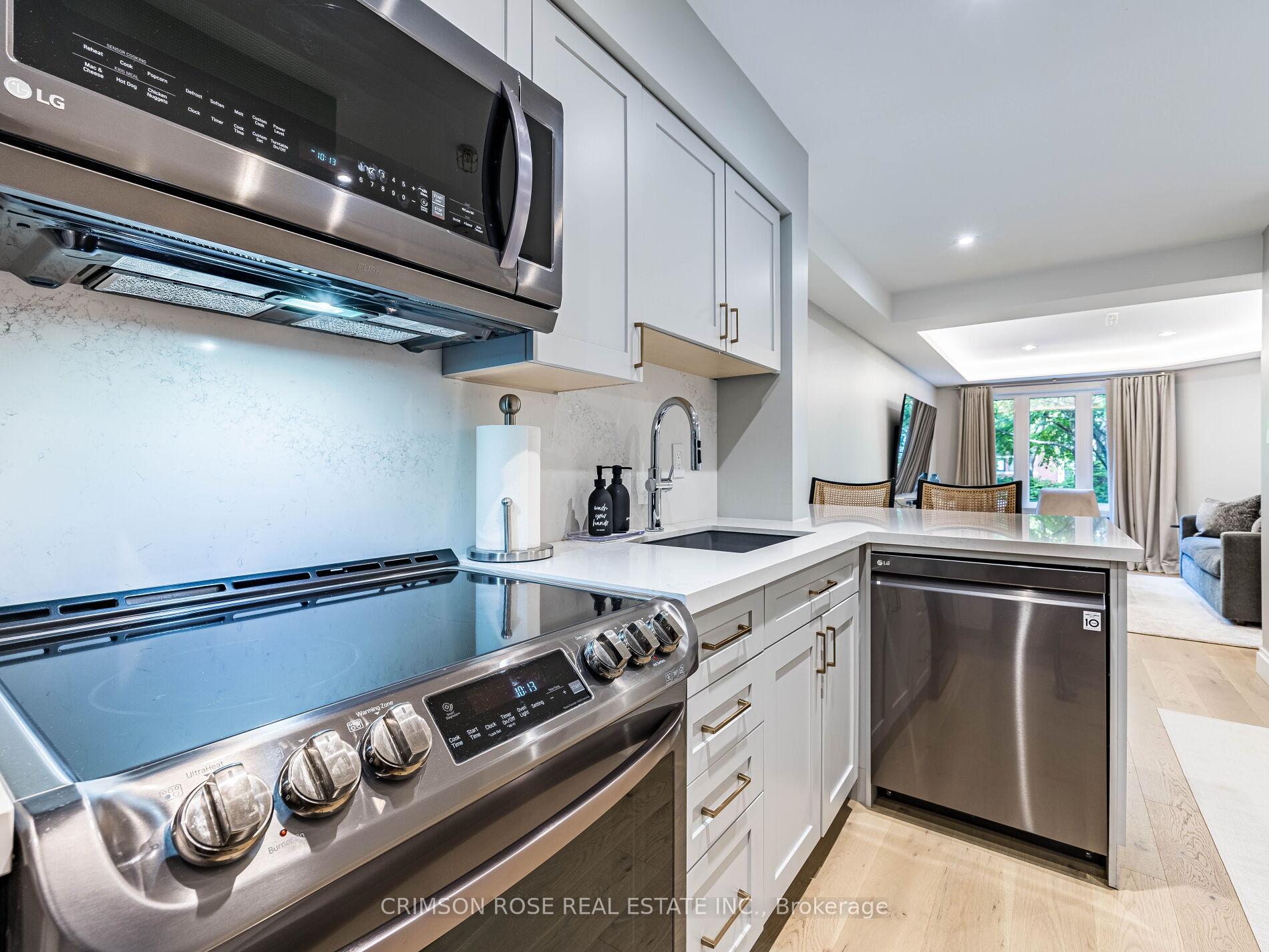 8 - 217 St George Street, Toronto, ON M5R 3S7