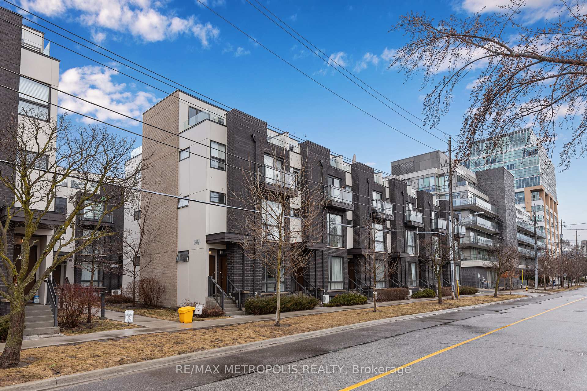 8 - 24 Fieldway Road, Toronto, ON M8Z 3L2