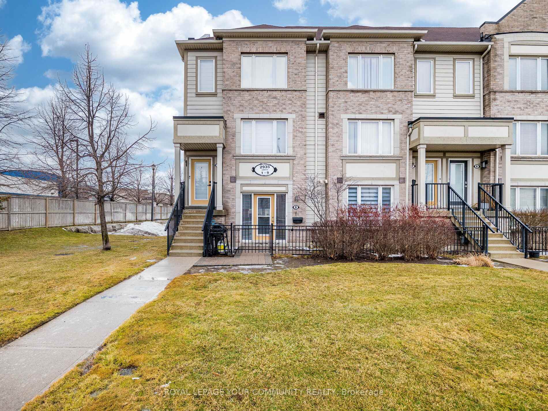 8 - 2935 Hazelton Place, Mississauga, ON L5M 0S3