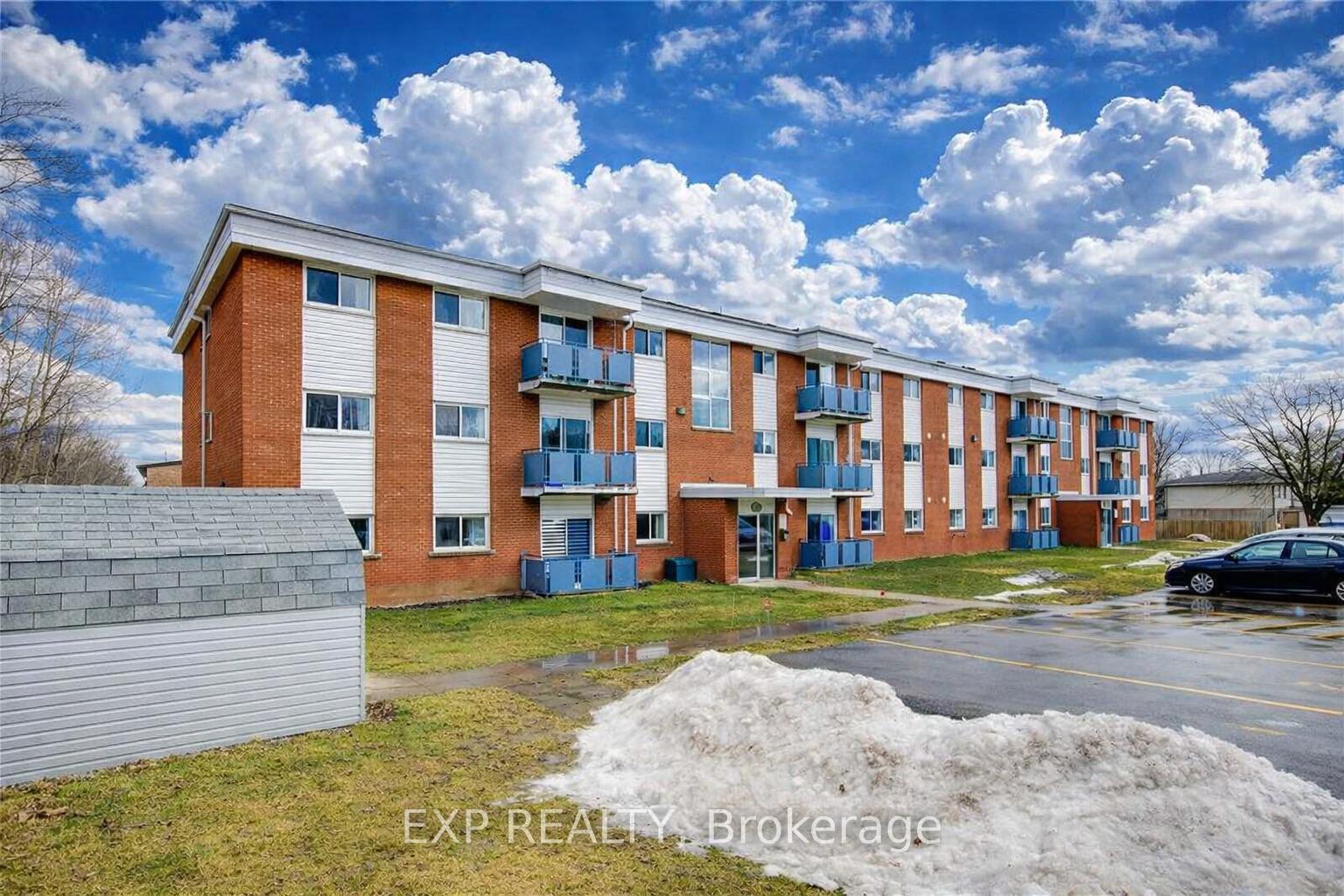 8 - 527 Parkside Drive, Waterloo, ON N2L 4X7