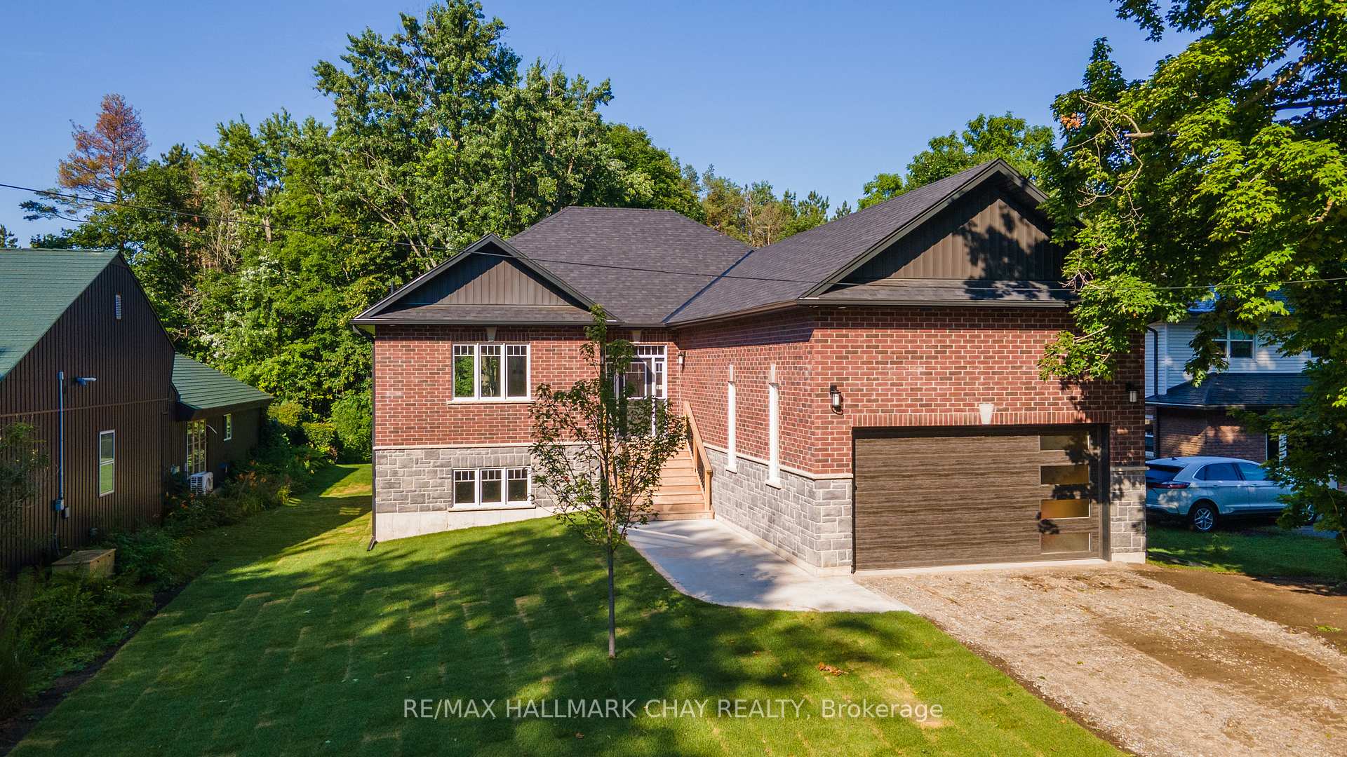 8 alexander Street, Springwater, ON L3V 3T8