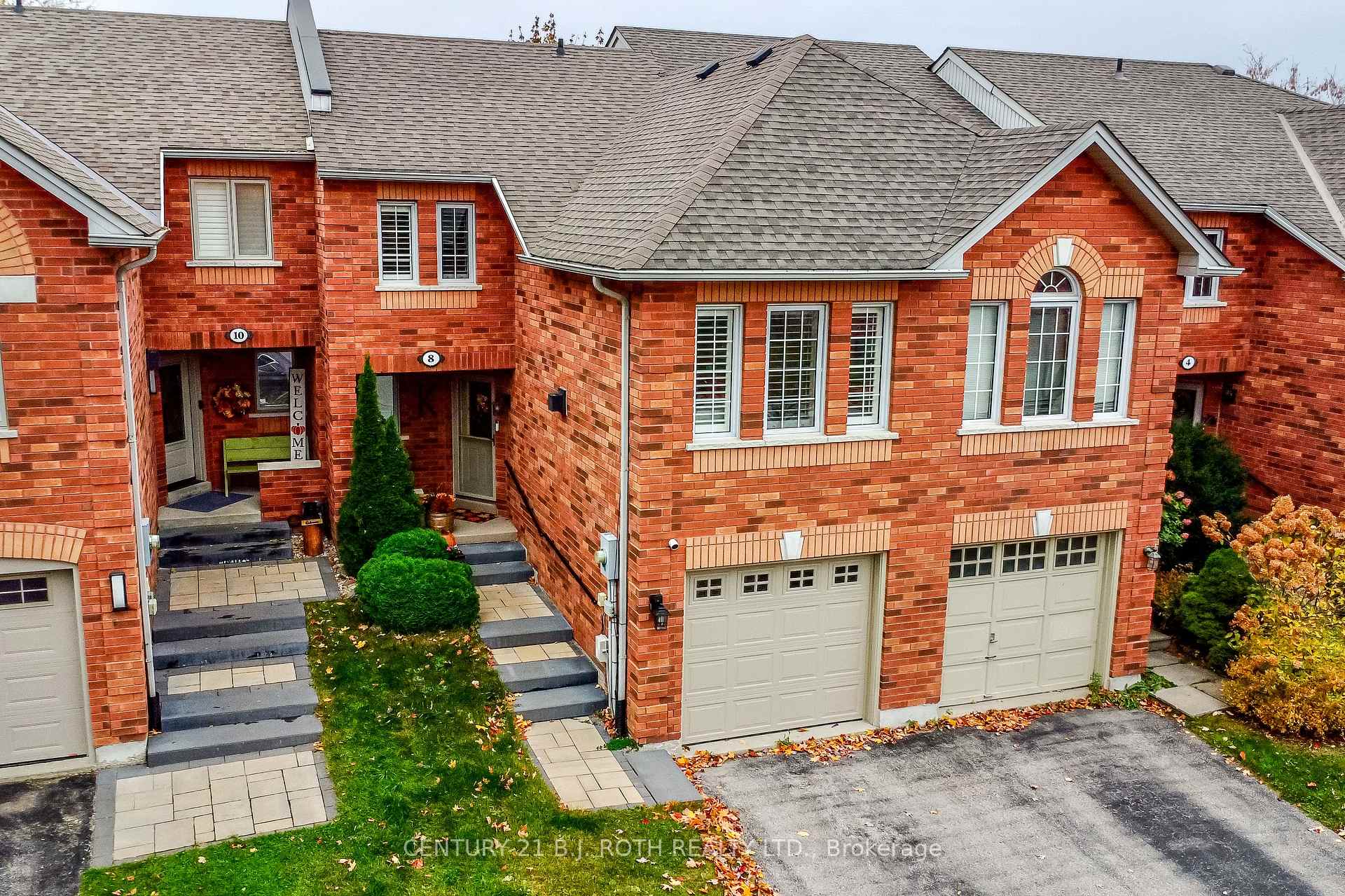8 Bailey Court, Barrie, ON L4N 8N1