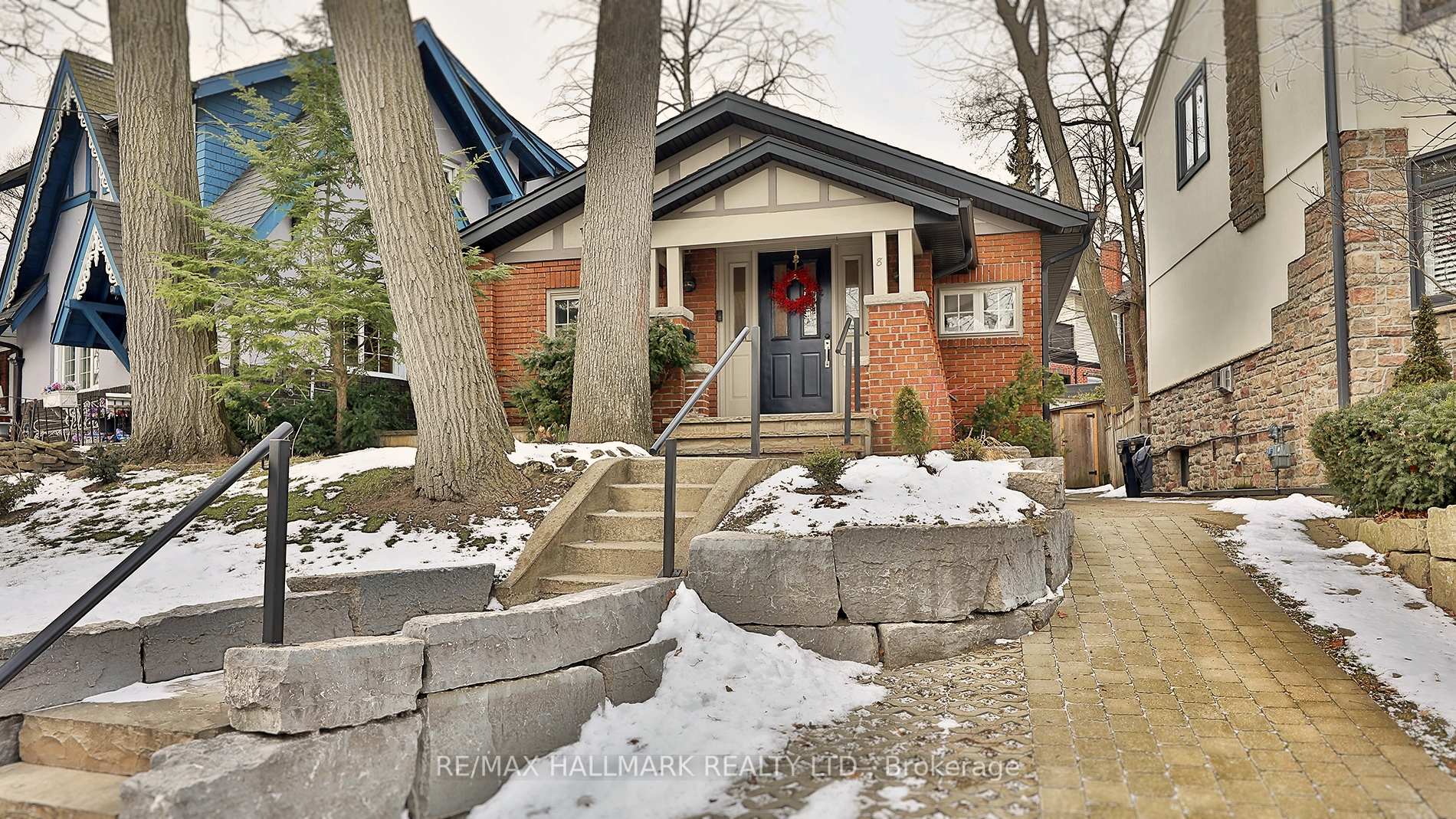 8 Beaufort Road, Toronto, ON M4E 1M7