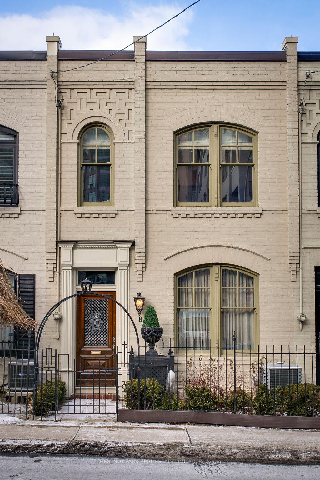 8 Belmont Street, Toronto, ON M5R 1P8