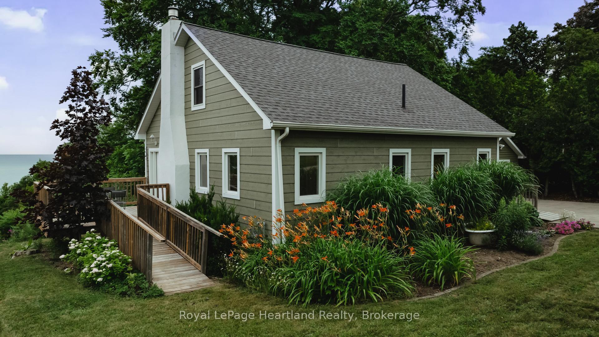 8 Cedar Drive, Bluewater, ON N0M 1G0