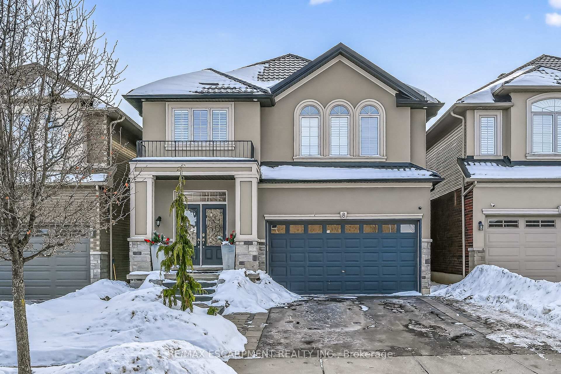 8 Chartwell Circle, Hamilton, ON L9A 0B6