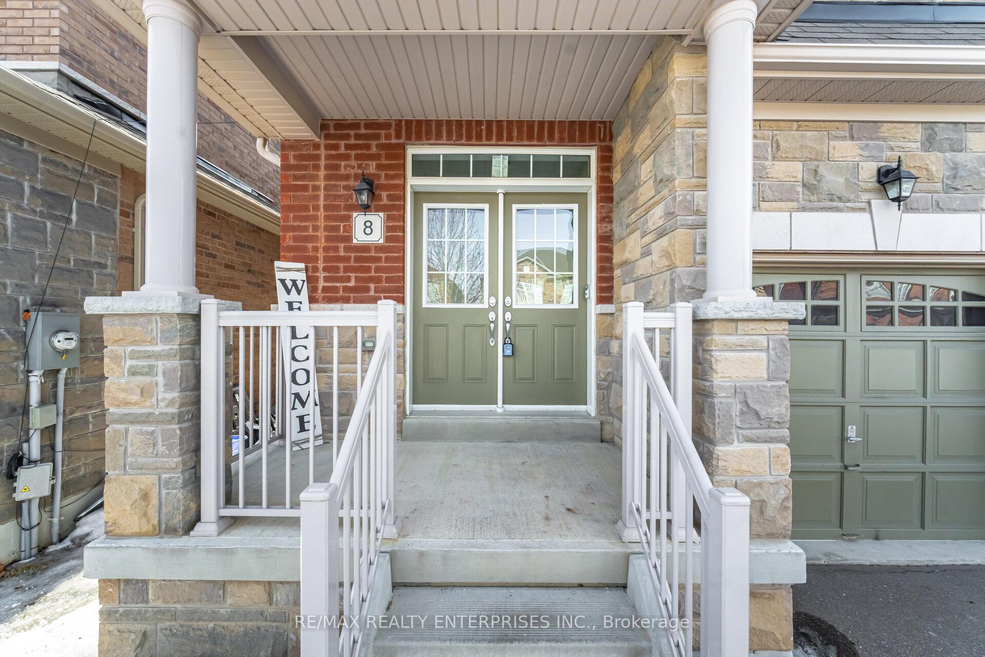 8 Falling Leaf Drive, Caledon, ON L7C 3Z4