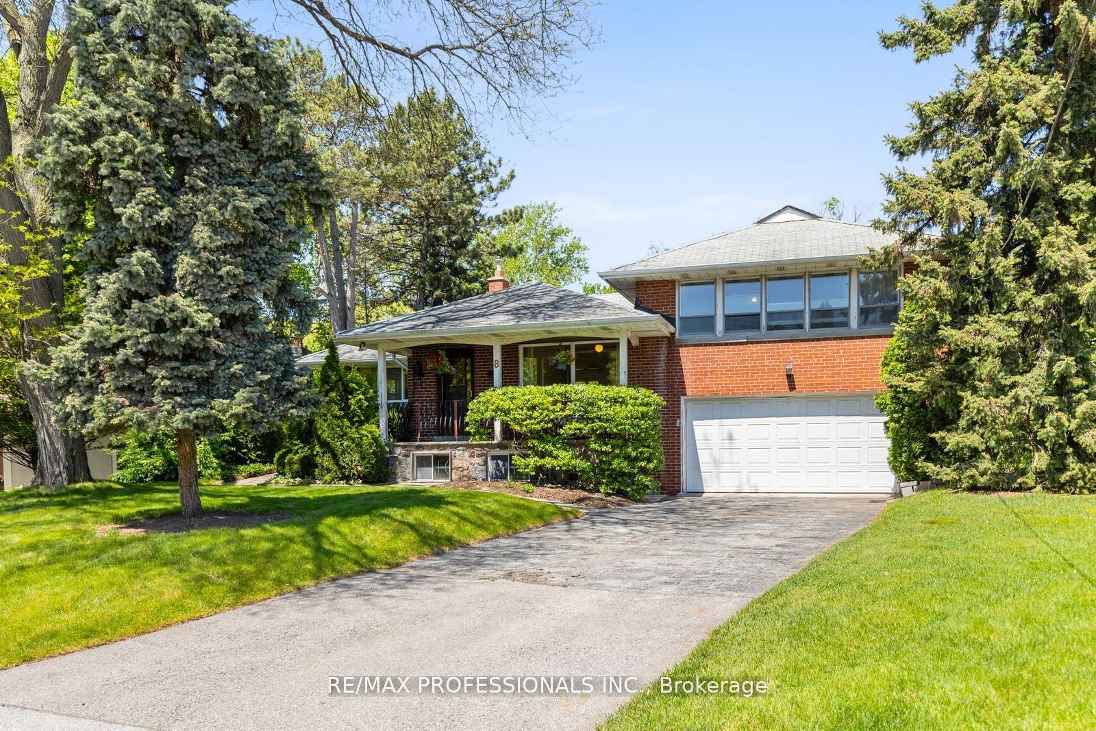 8 Glendarling Road, Toronto, ON M9A 4G2