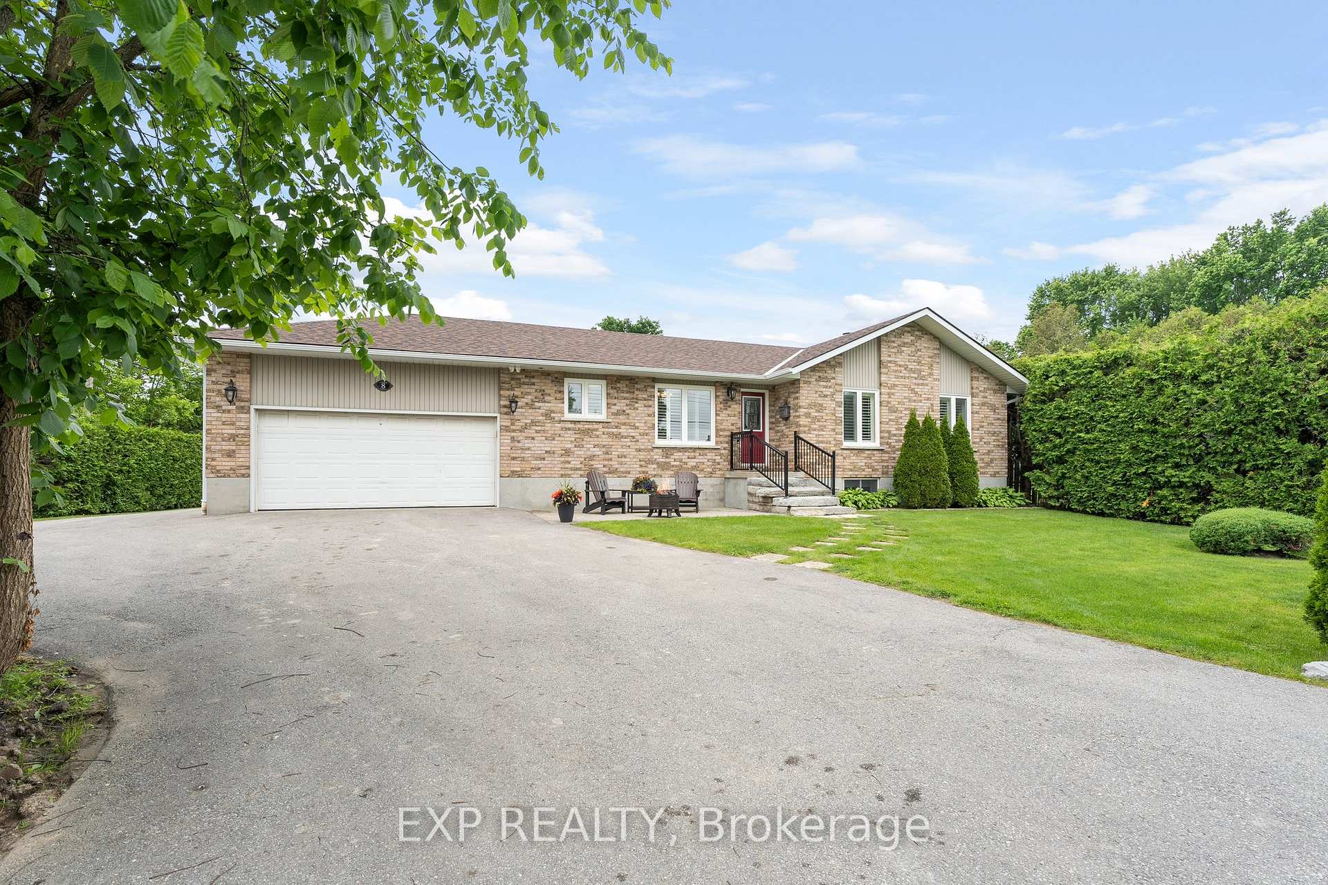8 Griffith Avenue, Georgina, ON L0E 1N0