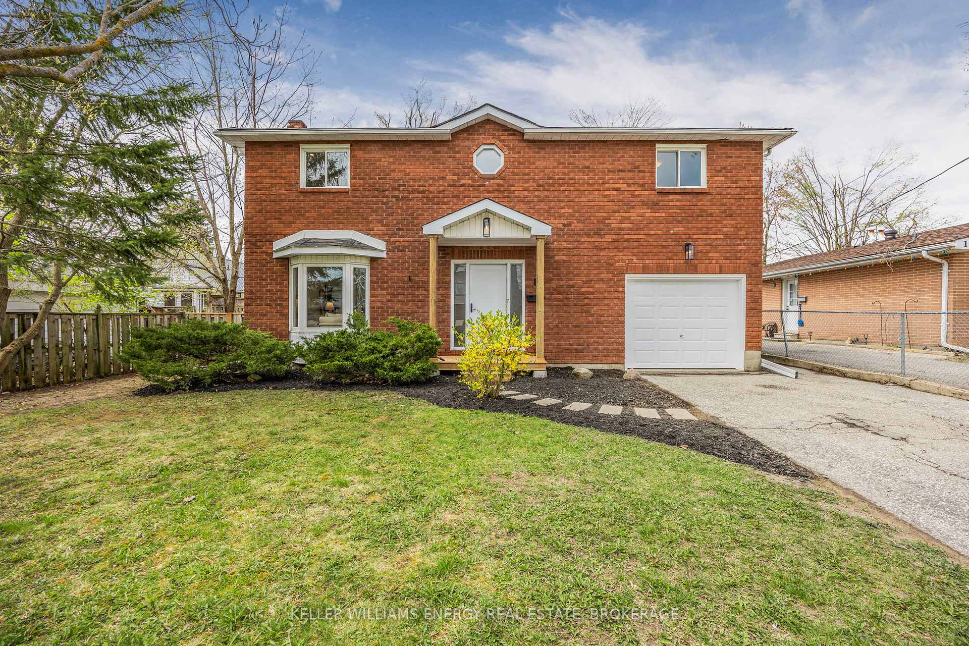 8 Heath Street, Barrie, ON L4M 3J9