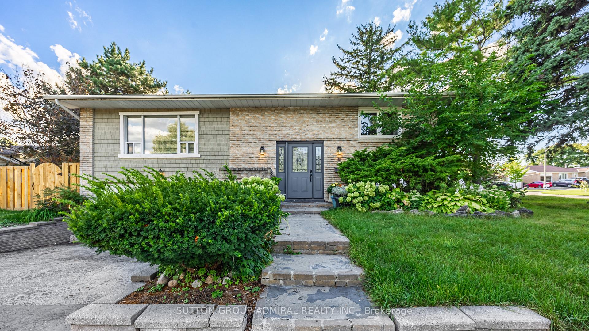 8 Lady Sarah Crescent, Toronto, ON M1V 1P5
