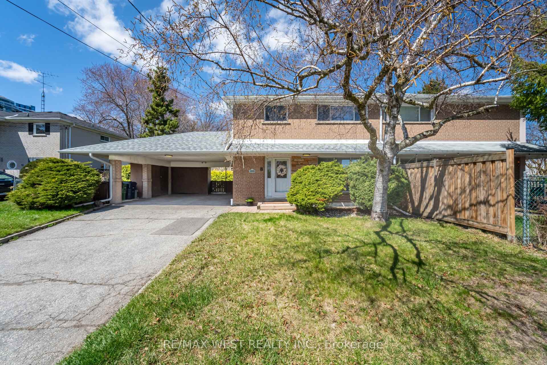 8 Logandale Road, Toronto, ON M2N 4H4