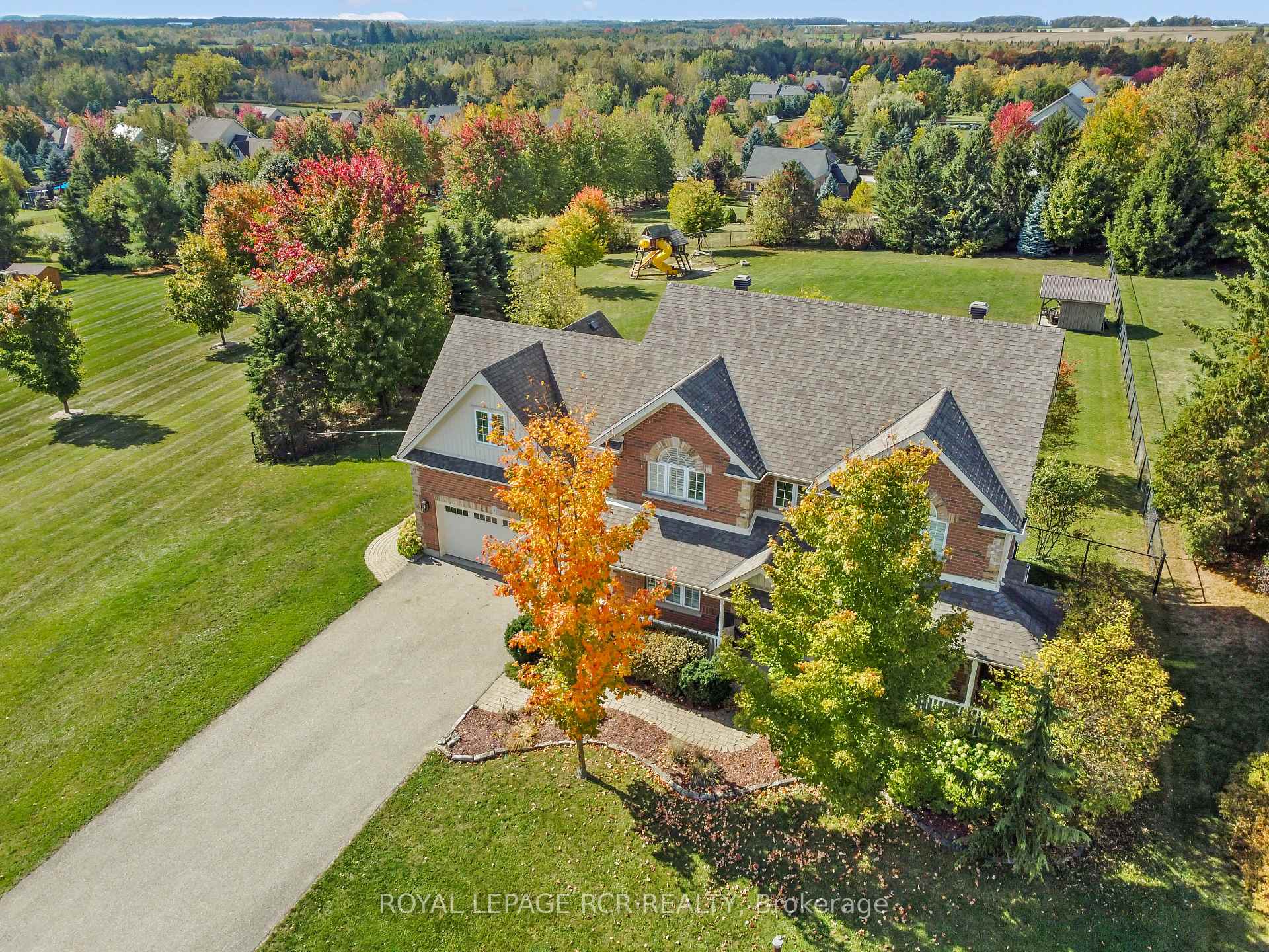 8 Madill Drive, Mono, ON L9W 6G3