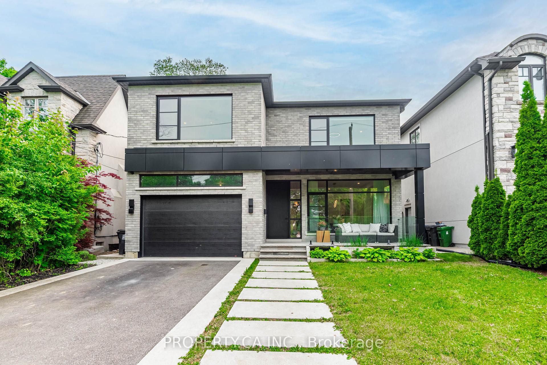8 Manor Haven Road, Toronto, ON M6A 2H9