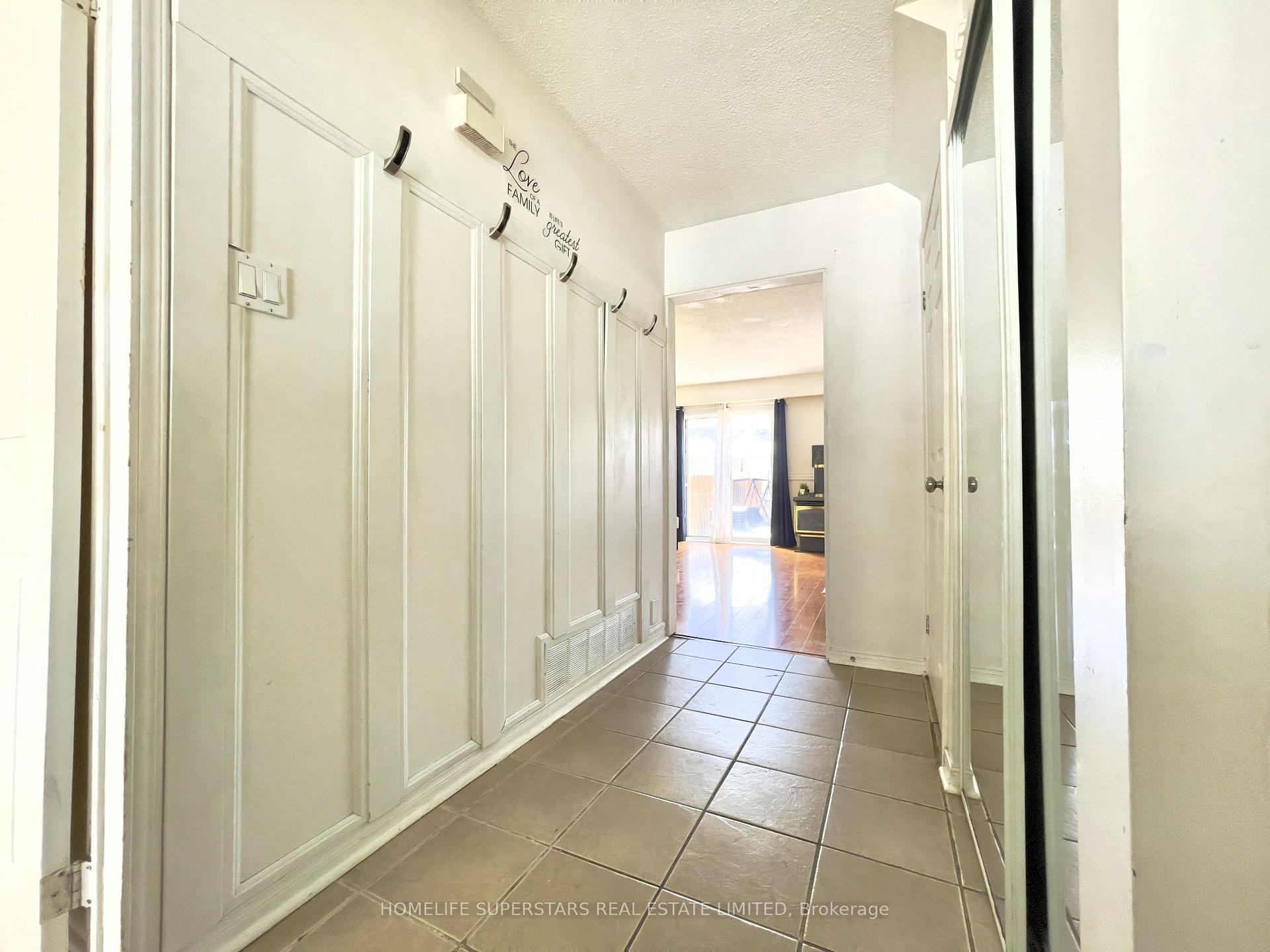 8 Maraboo Court, Brampton, ON L6Z 1B4