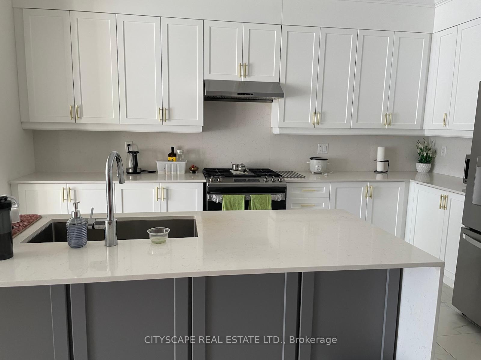 8 Marvin Avenue, Oakville, ON L6H 0Z8