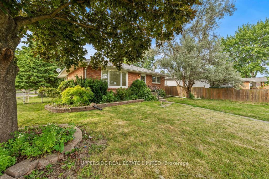 8 Mayfair Drive, Sarnia, ON N7S 1K8