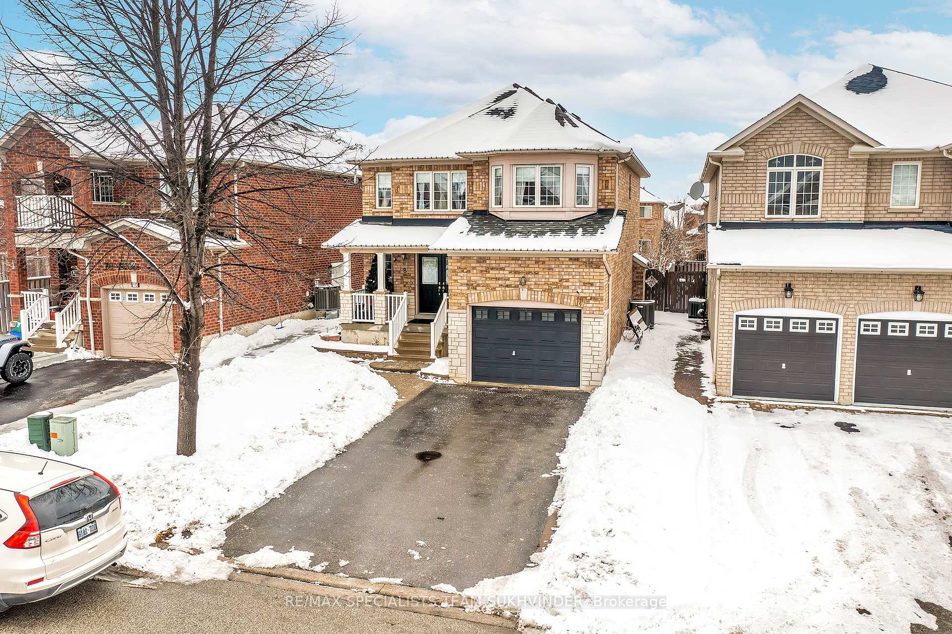 8 Pardon Avenue, Whitby, ON L1P 1V1