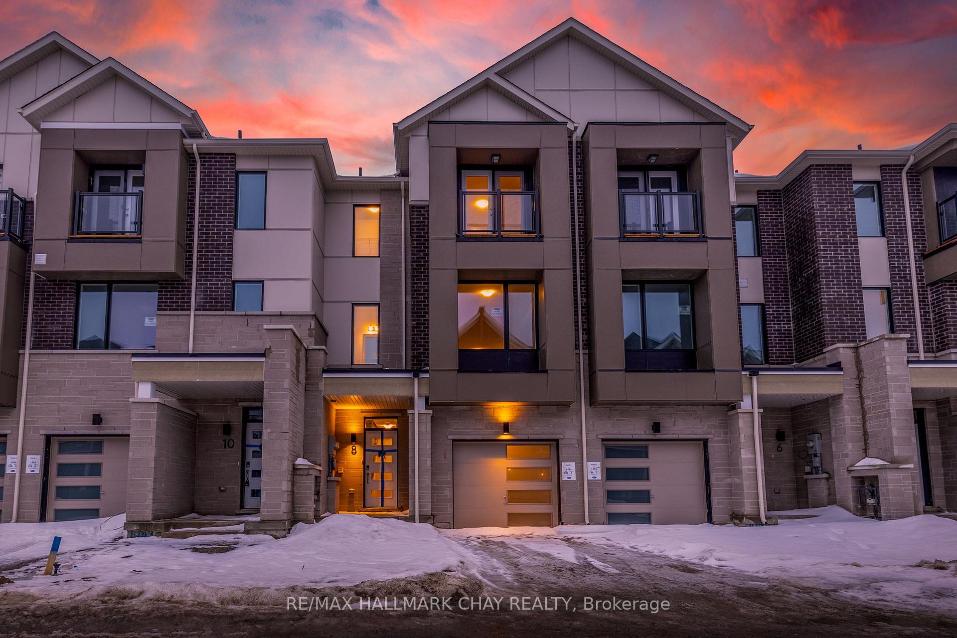 8 Pearen Lane, Barrie, ON L9J 0Z7