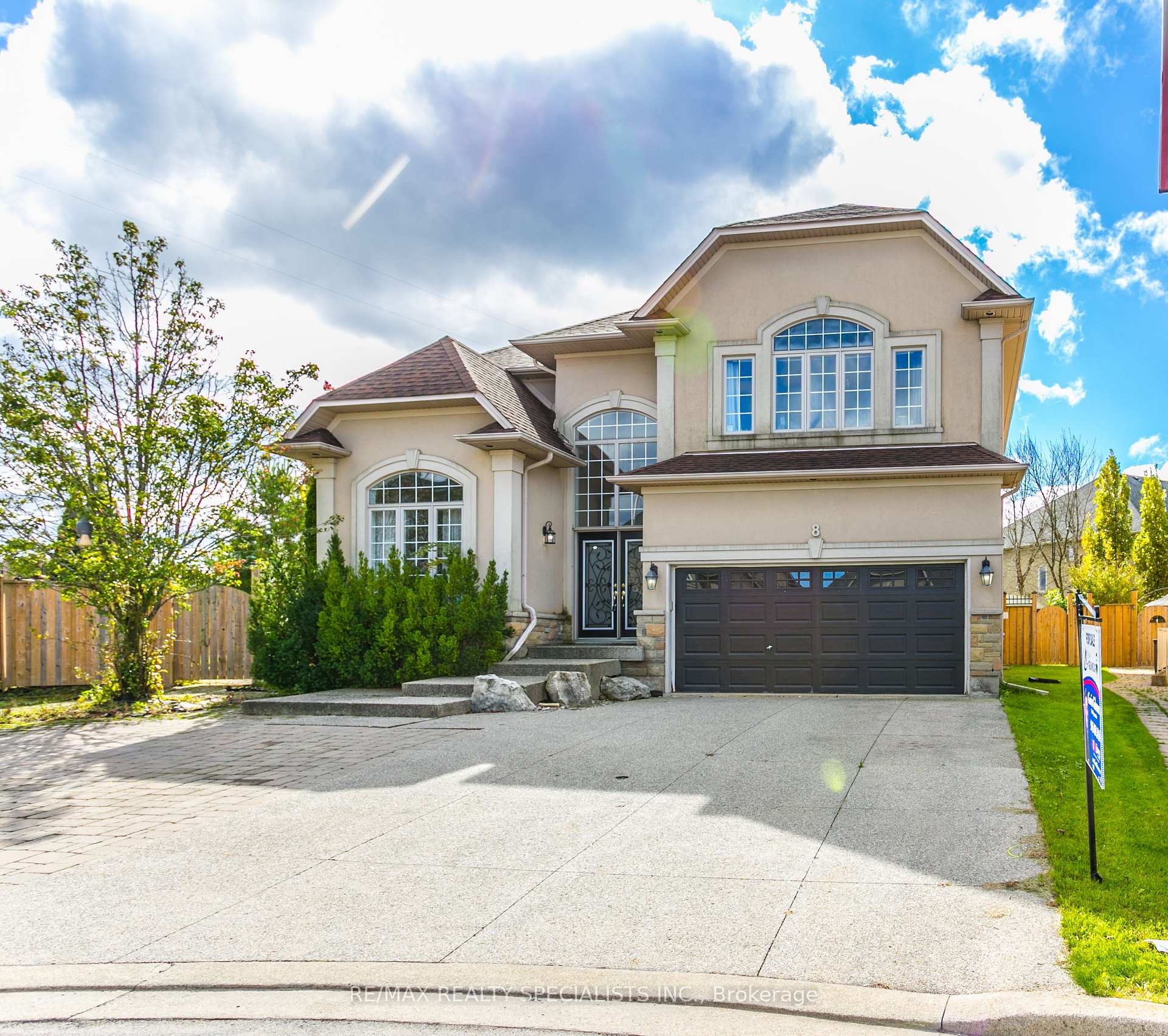 8 PLAYFAIR Court, Hamilton, ON L9K 1R6