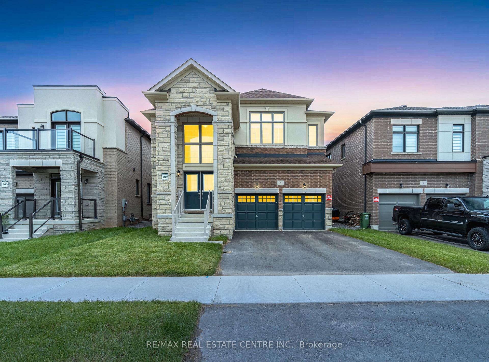 8 Pond View Gate, Hamilton, ON L8B 2A1