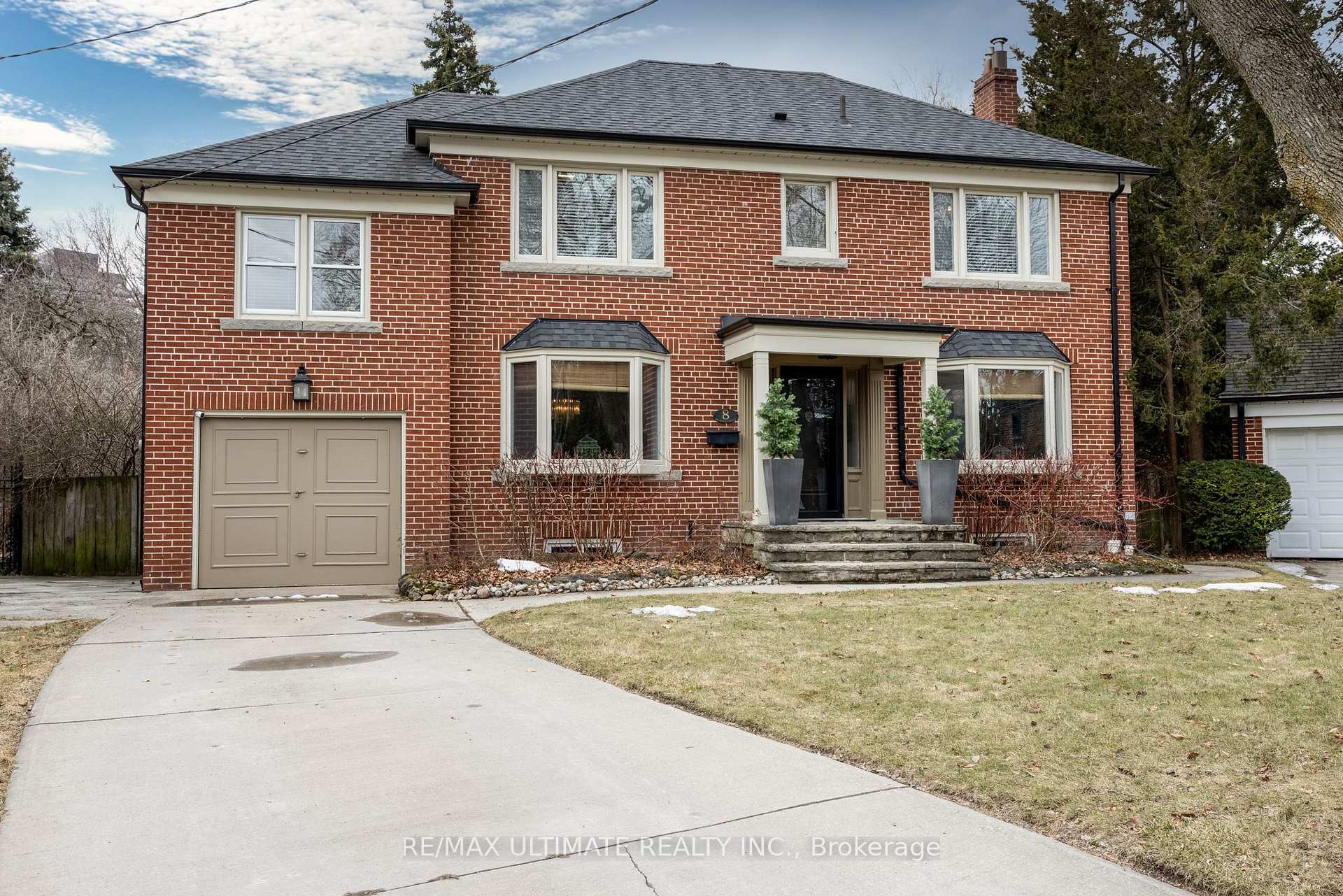 8 Richlea Circle, Toronto, ON M4G 2P9